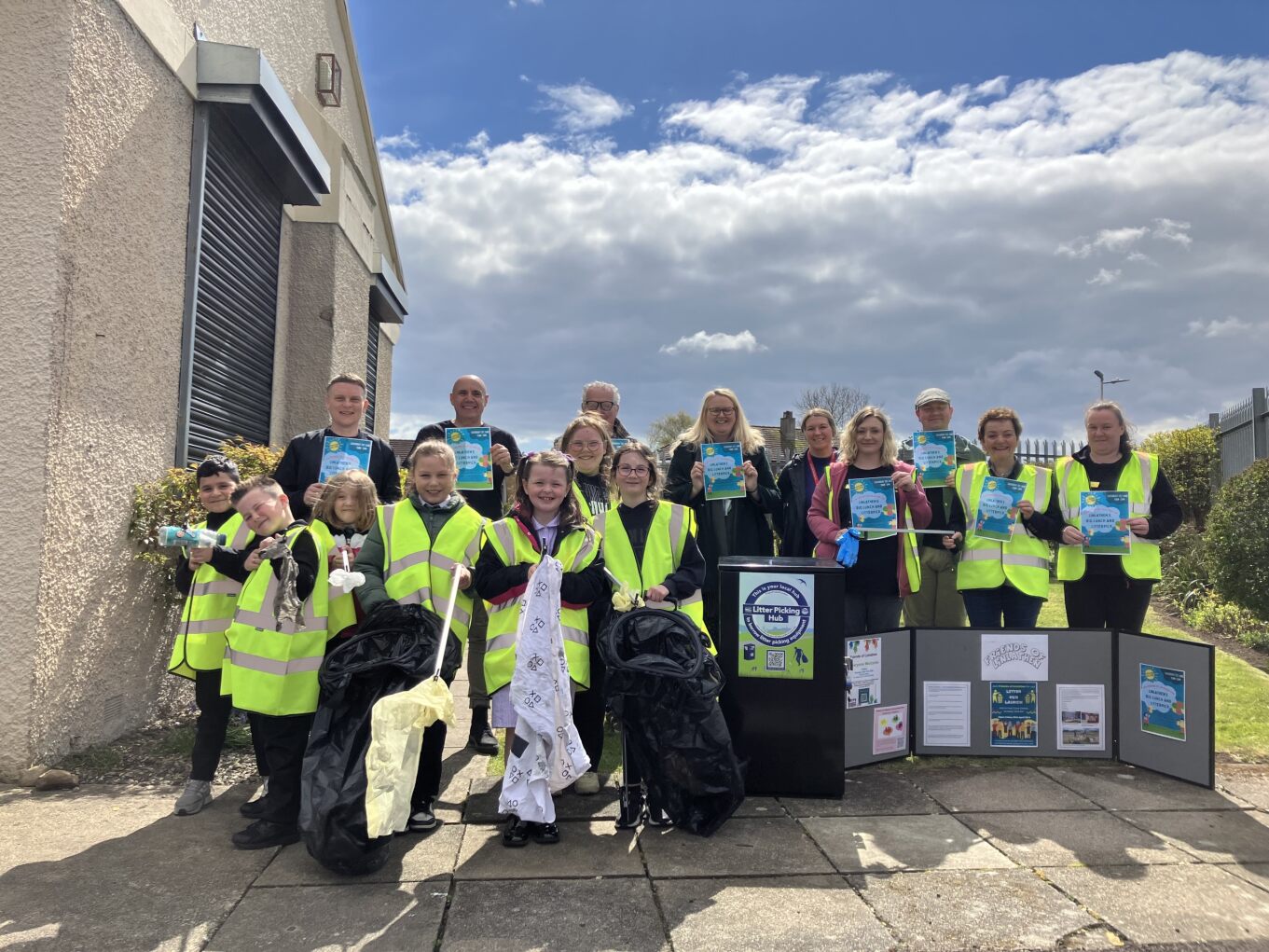 Litter picking hubs launched | Dundee City Council